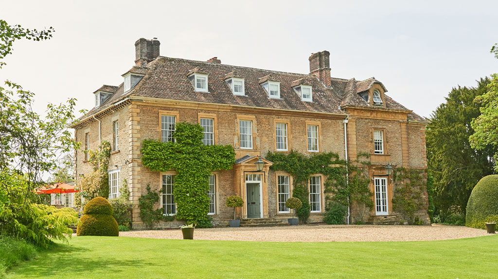 Large Party Houses To Rent UK | The Big House Co